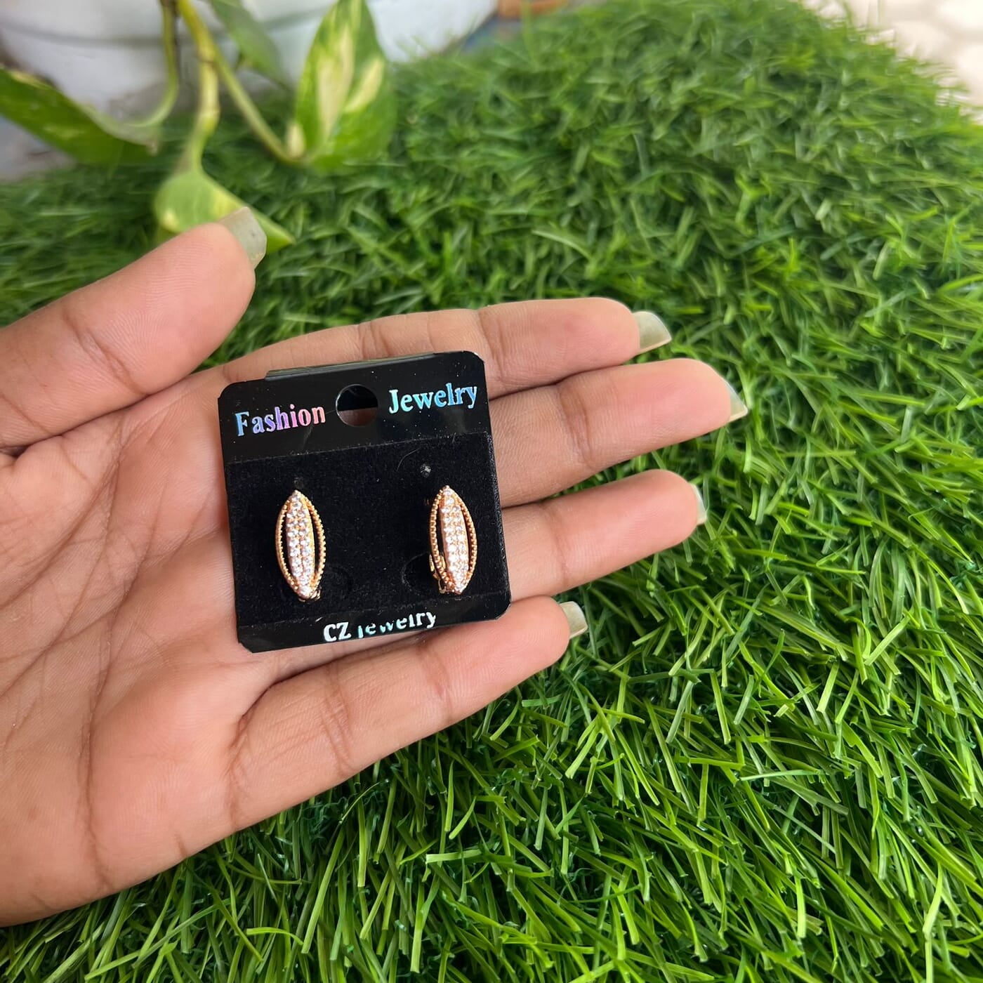 Infinity lock type Stud