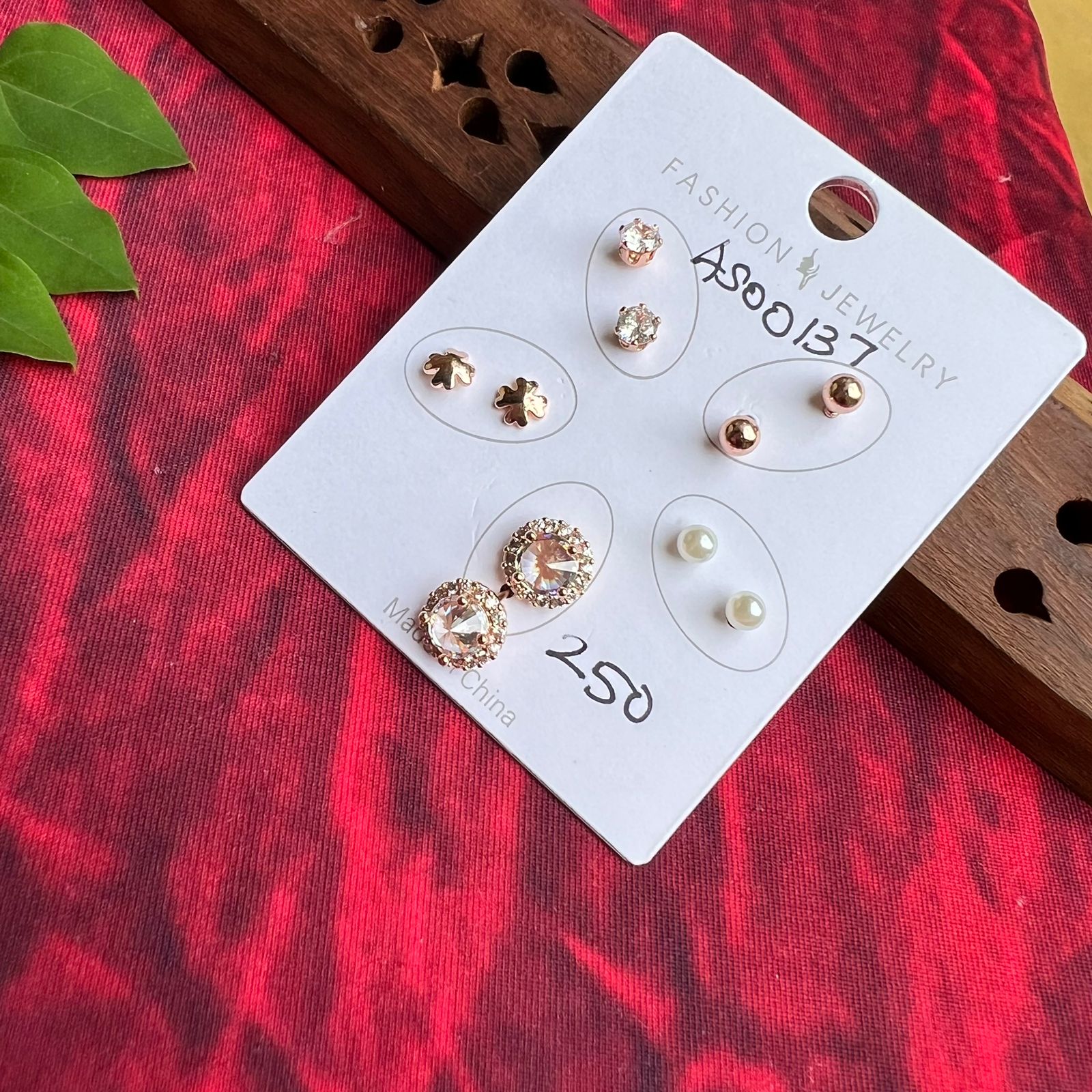 Round Stone Stud Set